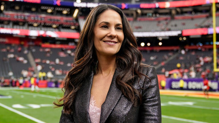 Tracy Wolfson Brings Credibility and Experience to the Sidelines for ...